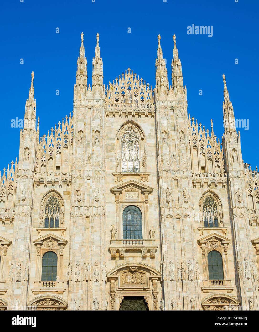 Famous crowded duomo cathedral square hi-res stock photography and ...