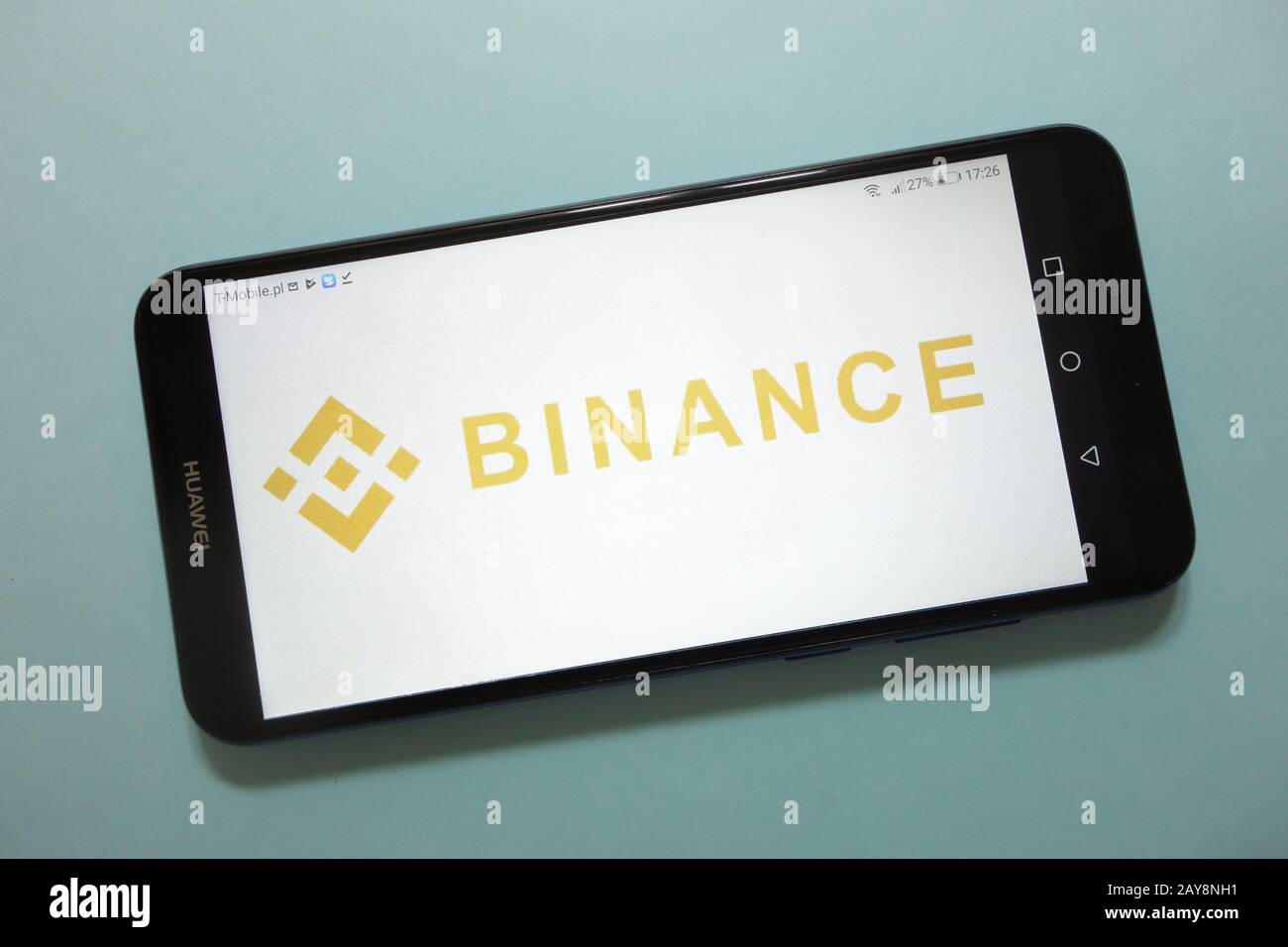 Binance logo hi-res stock photography and images - Alamy