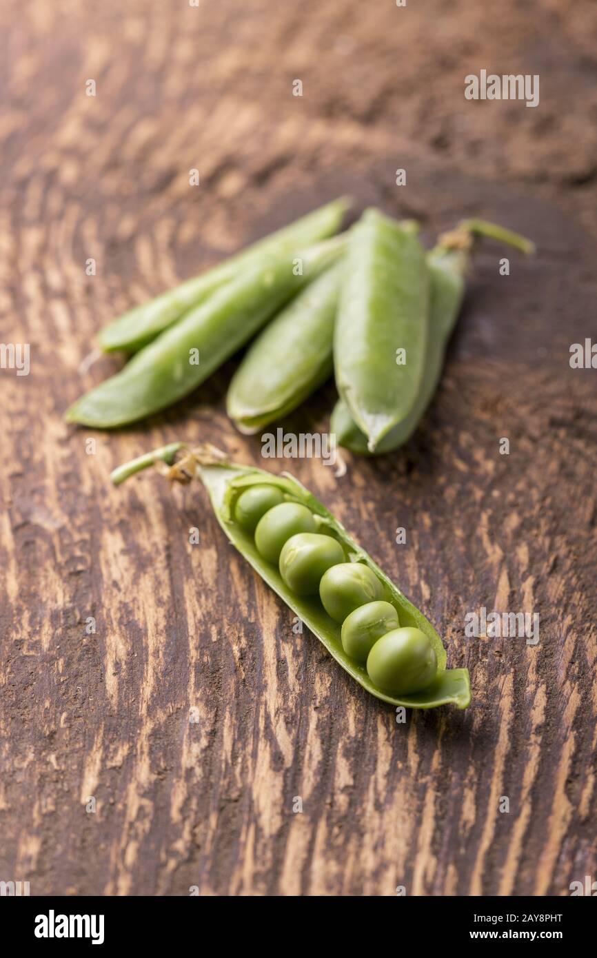 Open pea hi-res stock photography and images - Alamy