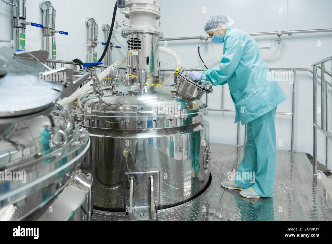 Pharmaceutical production line hi-res stock photography and images - Alamy