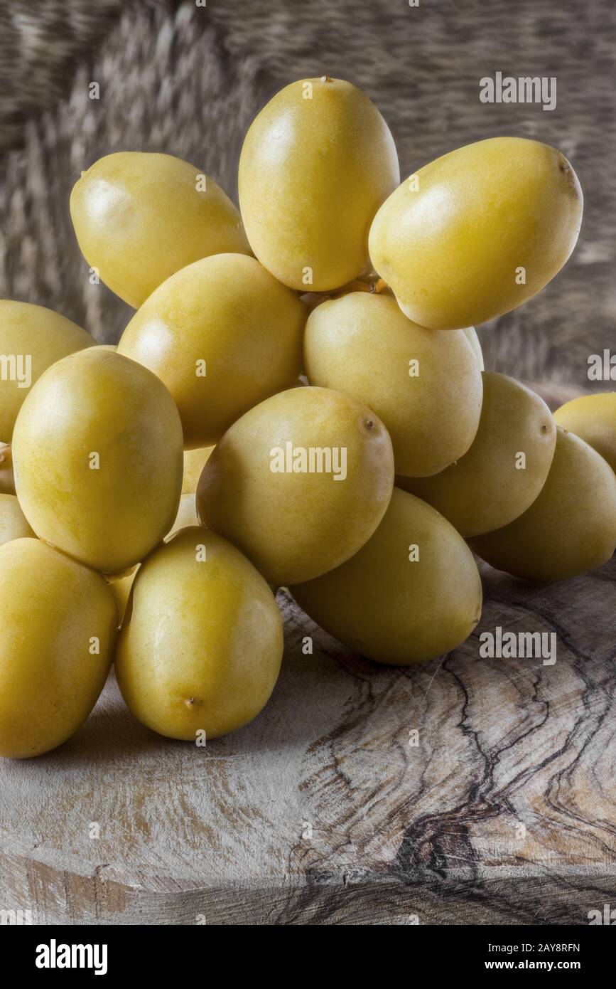 Fresh dates hi-res stock photography and images - Alamy