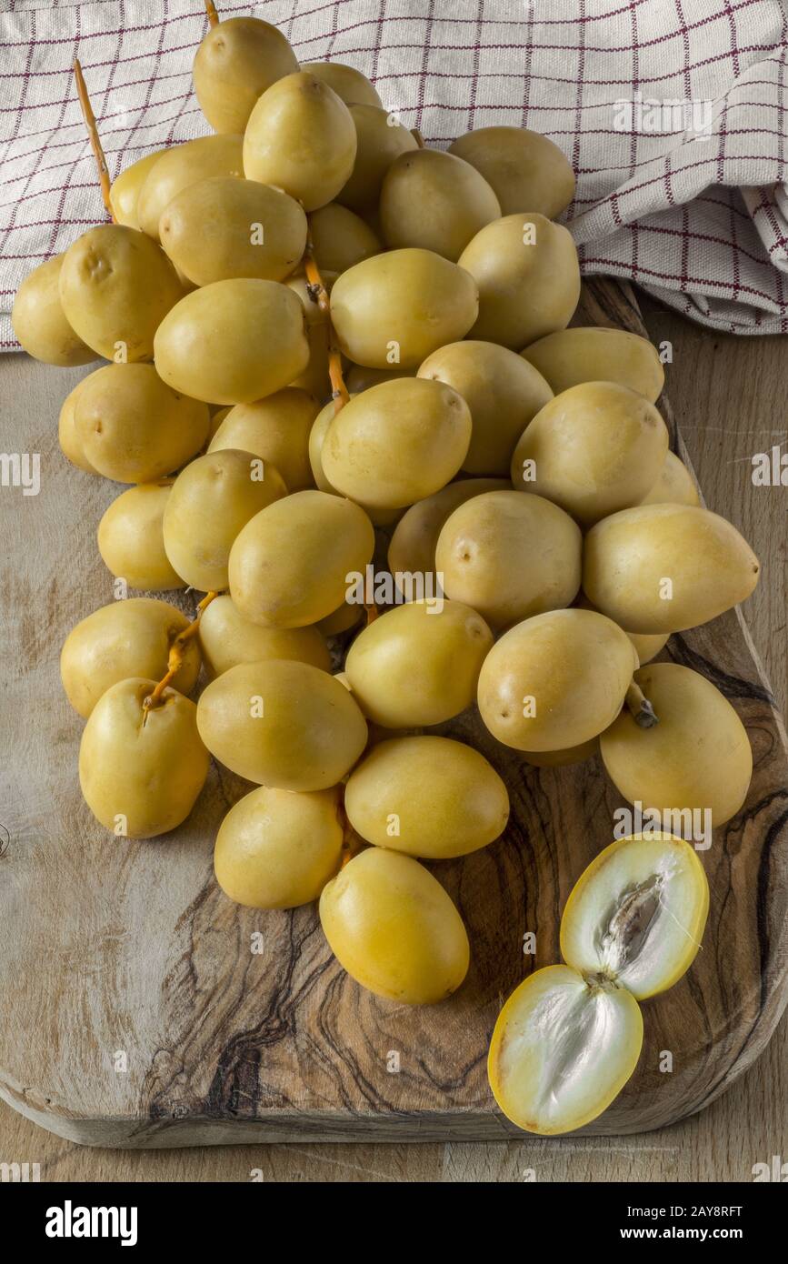 Frische datteln hi-res stock photography and images - Alamy
