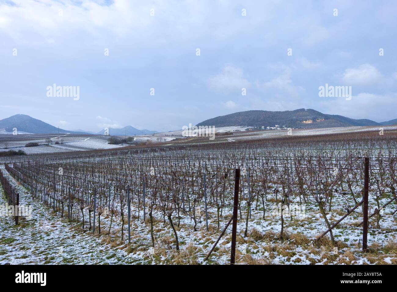 Snow covered view hi-res stock photography and images - Alamy