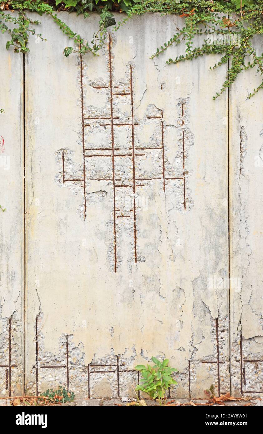 Old rebar hi-res stock photography and images - Alamy