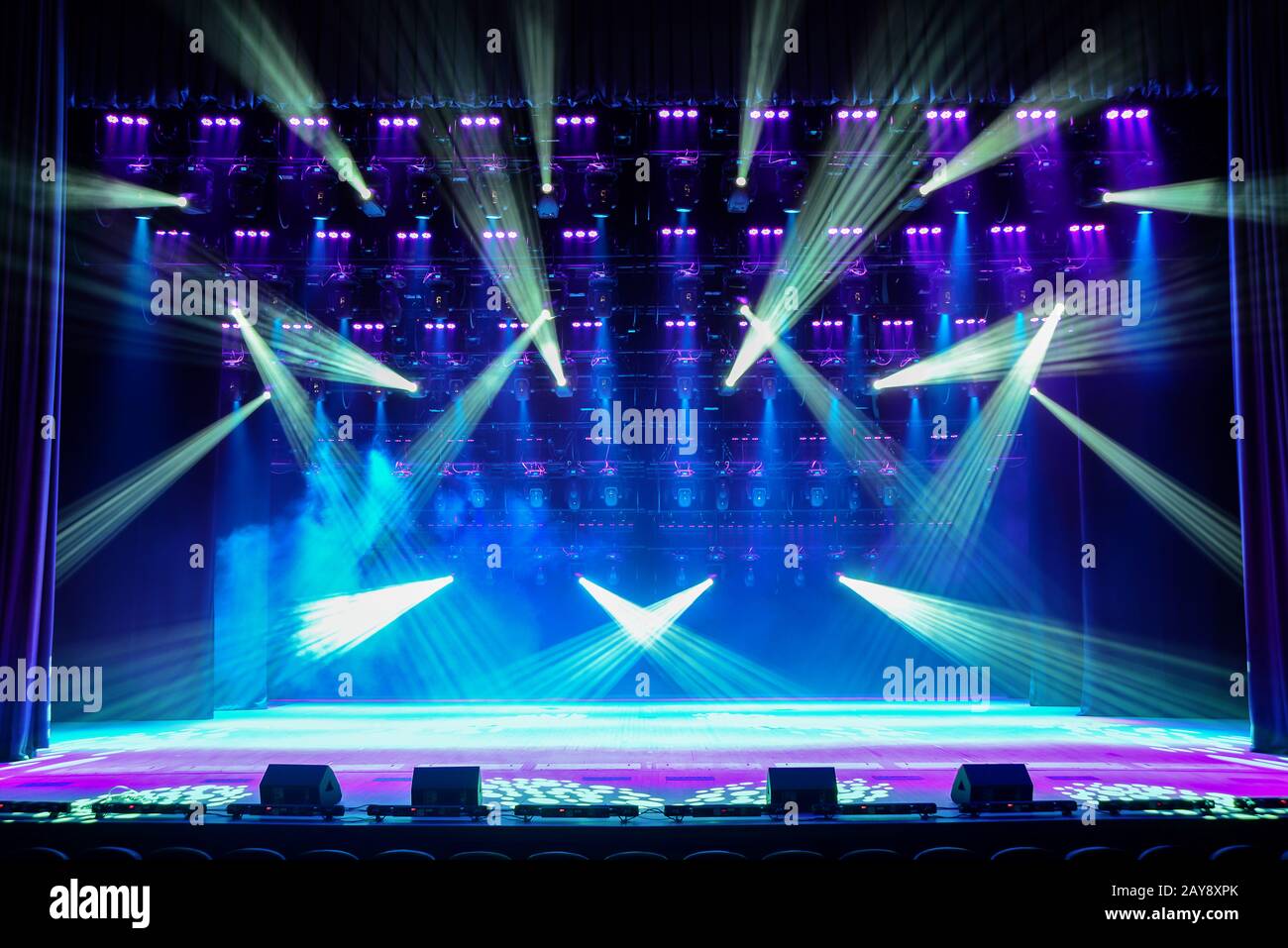 Illuminated empty concert stage hi-res stock photography and images - Alamy