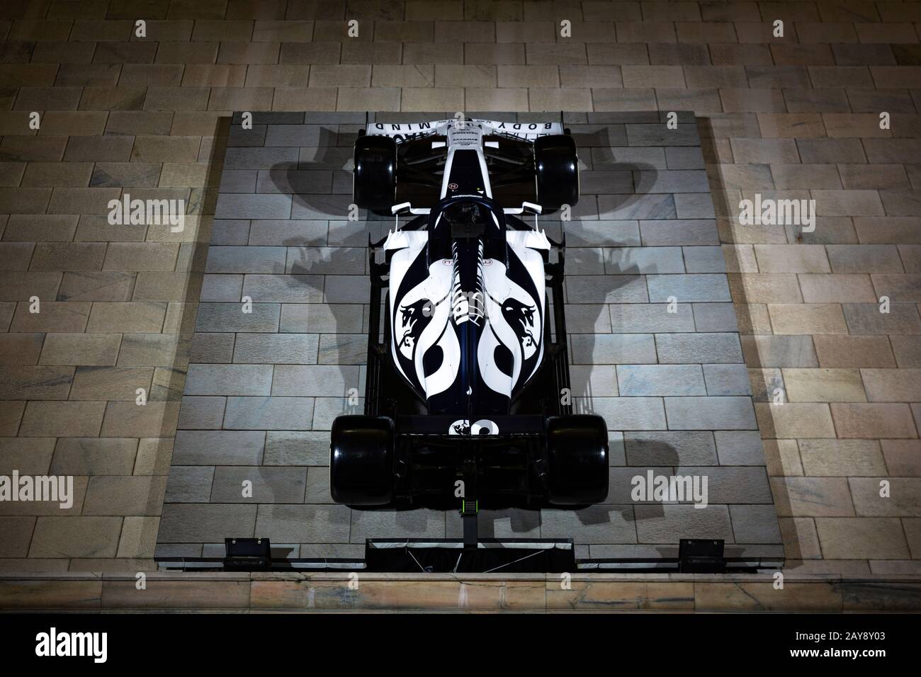 2020 Alpha Tauri AT01 revealed on the side of La Rinascente in Milan ...