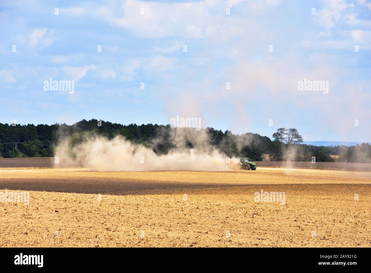 Dry field hi-res stock photography and images - Alamy
