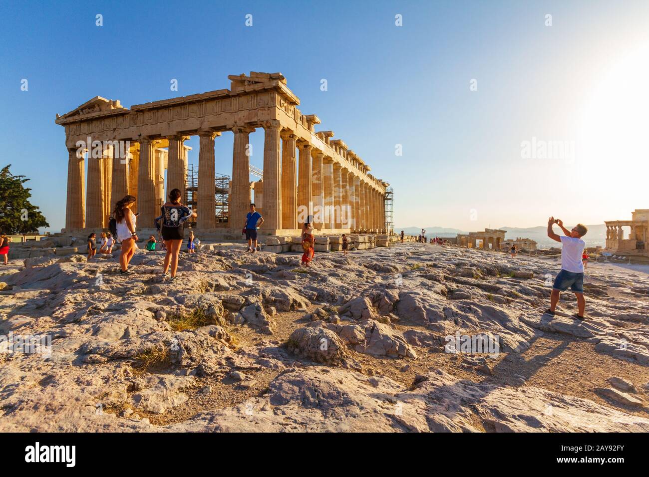 Tourists walking around the parthenon hi-res stock photography and ...