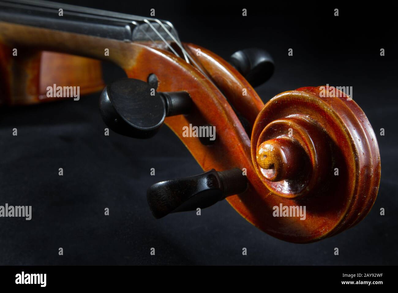Low violin hi-res stock photography and images - Alamy