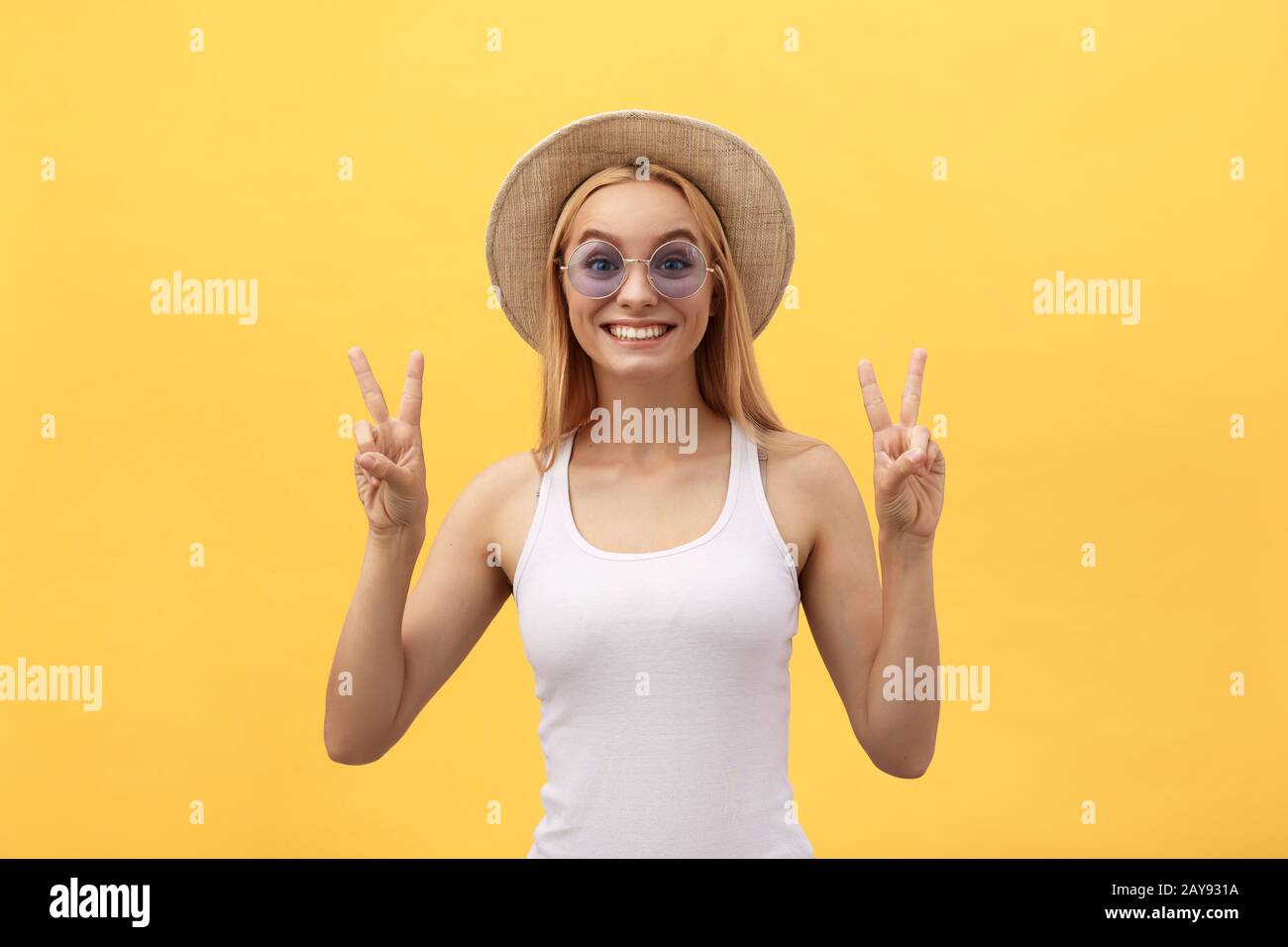 Beautiful smiling girl peace sign hi-res stock photography and images ...