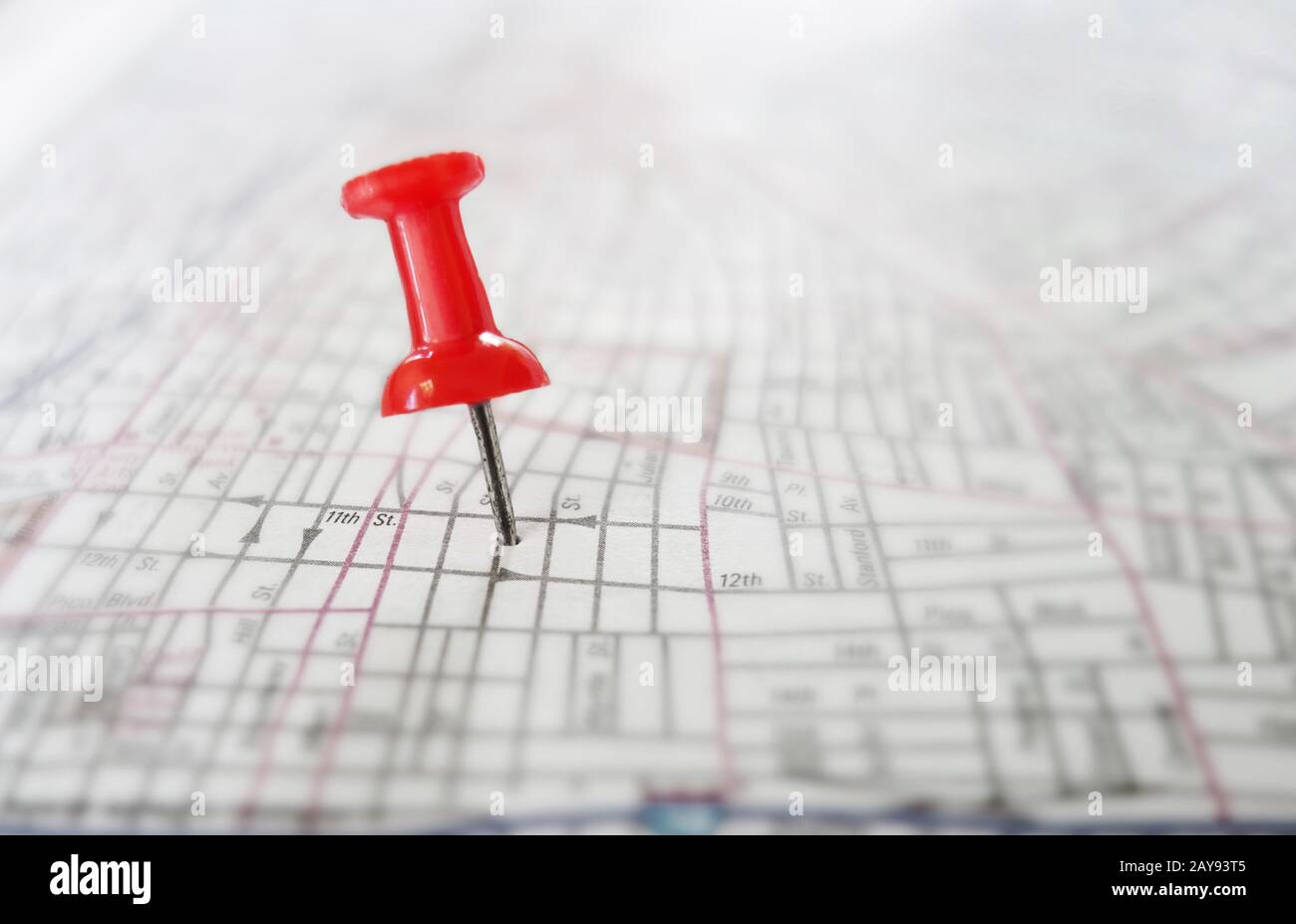 Red pin and map hi-res stock photography and images - Alamy