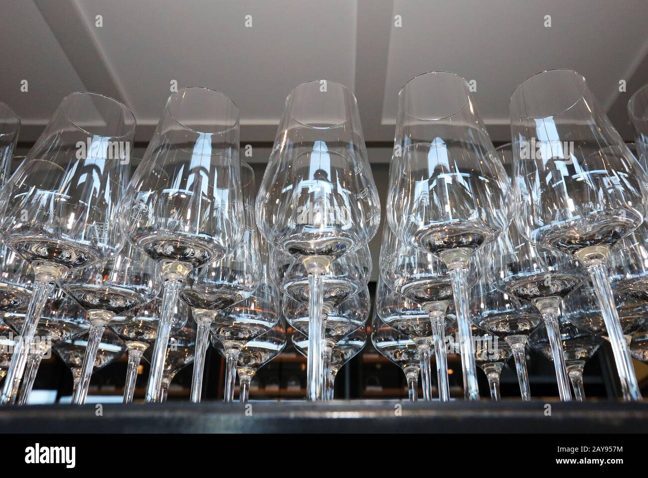Empty transparent wine glasses hi-res stock photography and images - Alamy
