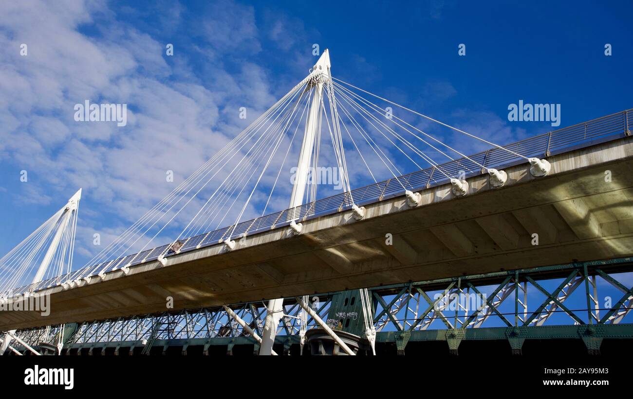 The golden jubilee bridges hi-res stock photography and images - Alamy