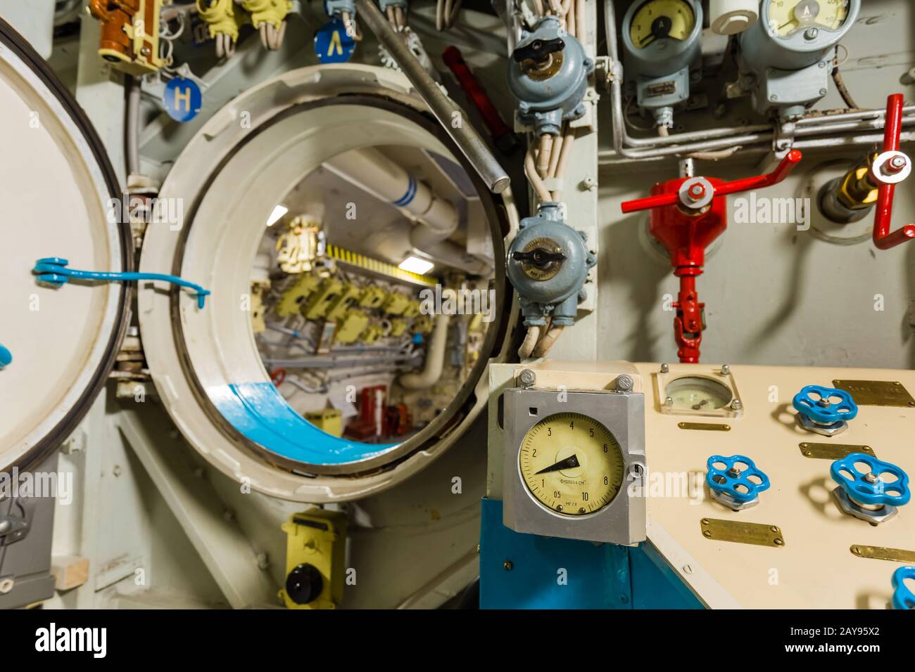 Nuclear submarine control room hi-res stock photography and images - Alamy