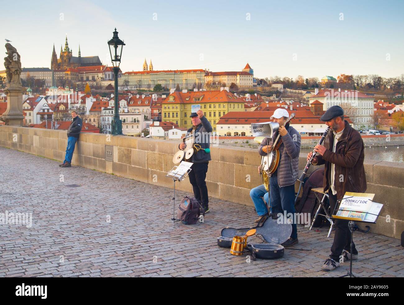 Bridge band hi-res stock photography and images - Alamy