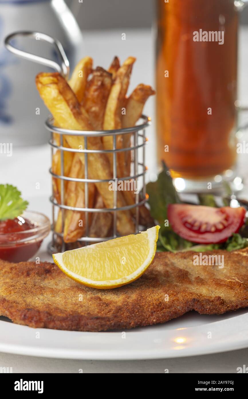 Ketchup wiener schnitzel lemon hi-res stock photography and images - Alamy