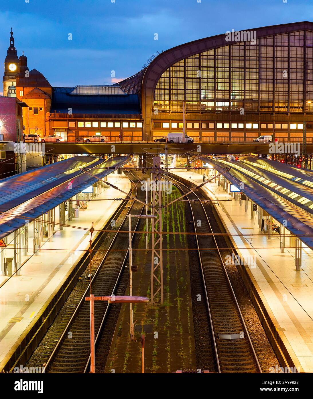 Haburg central railway train station Stock Photo - Alamy