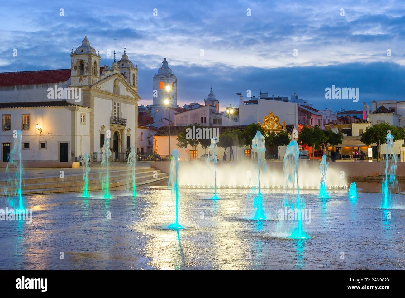 illuminated Lagos cityscape with fountain Stock Photo - Alamy
