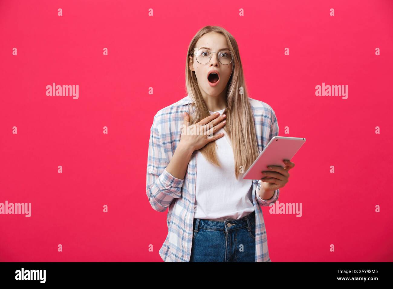 Woman Shocked Computer Screen High Resolution Stock Photography and ...