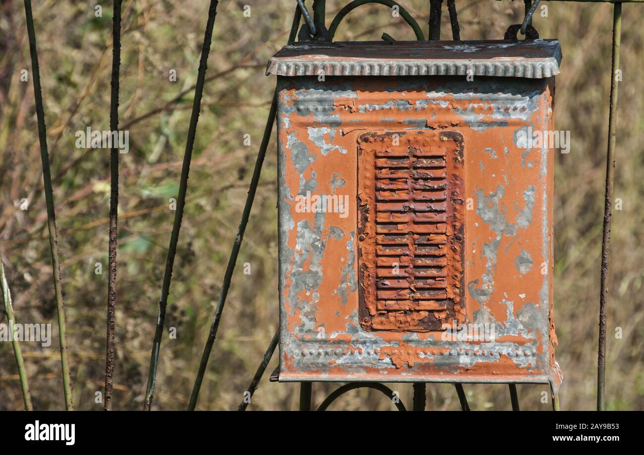 Cast iron post box hi-res stock photography and images - Alamy
