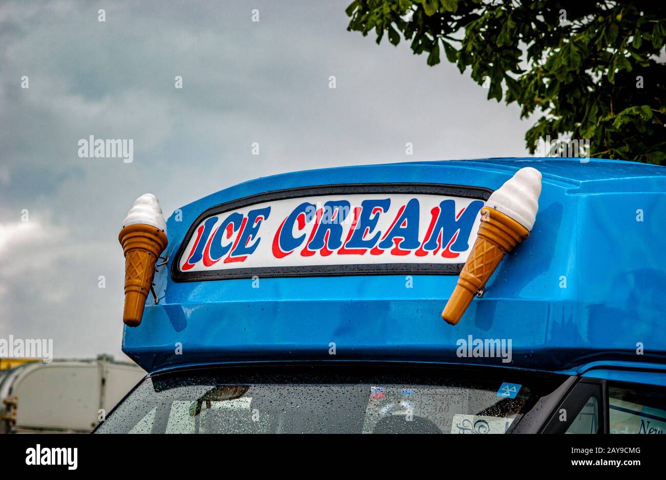 Ice cream van english seaside hi-res stock photography and images - Alamy