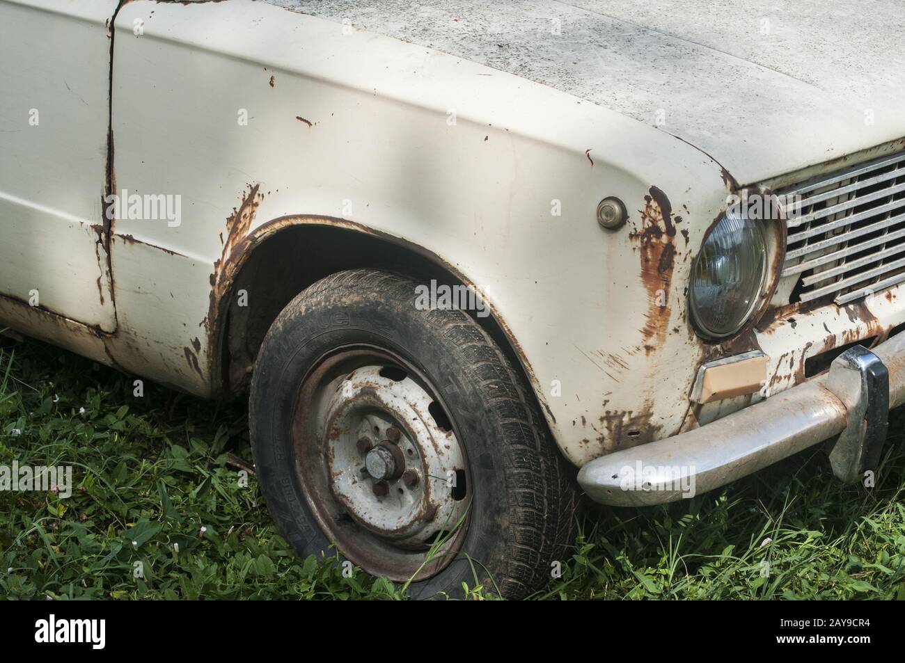 Old rusted vintage car hi-res stock photography and images - Alamy