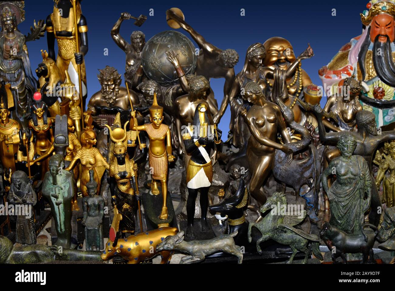 God figures hi-res stock photography and images - Alamy