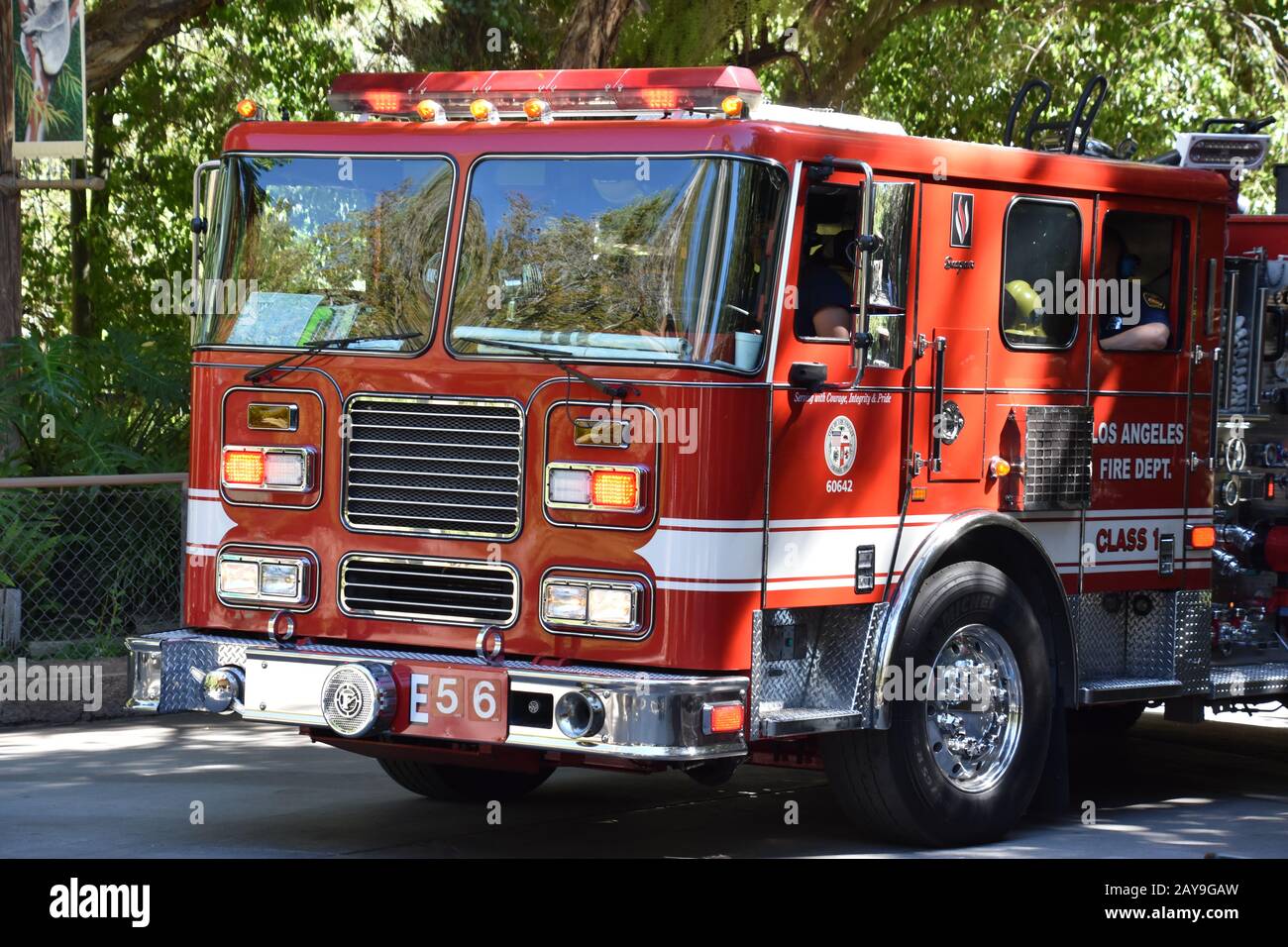 Los angeles wildfire firefighter hi-res stock photography and images ...