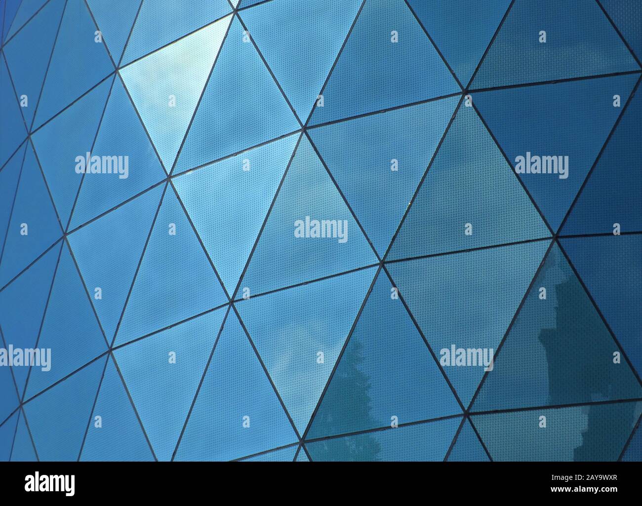 Windows reflecting sky hi-res stock photography and images - Alamy