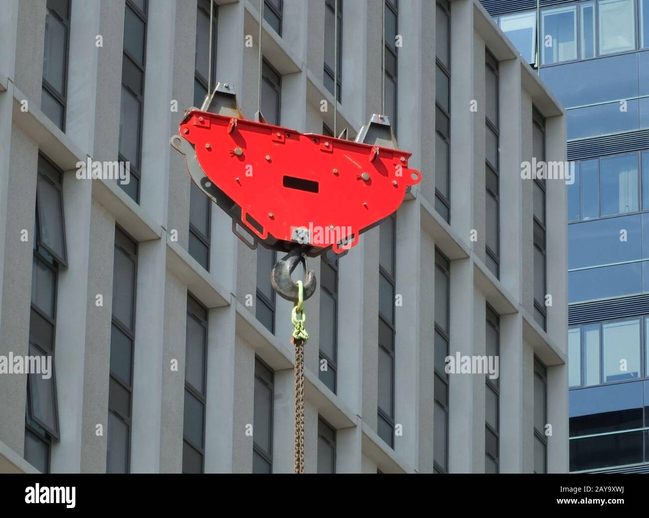 Lifting chain hi-res stock photography and images - Alamy