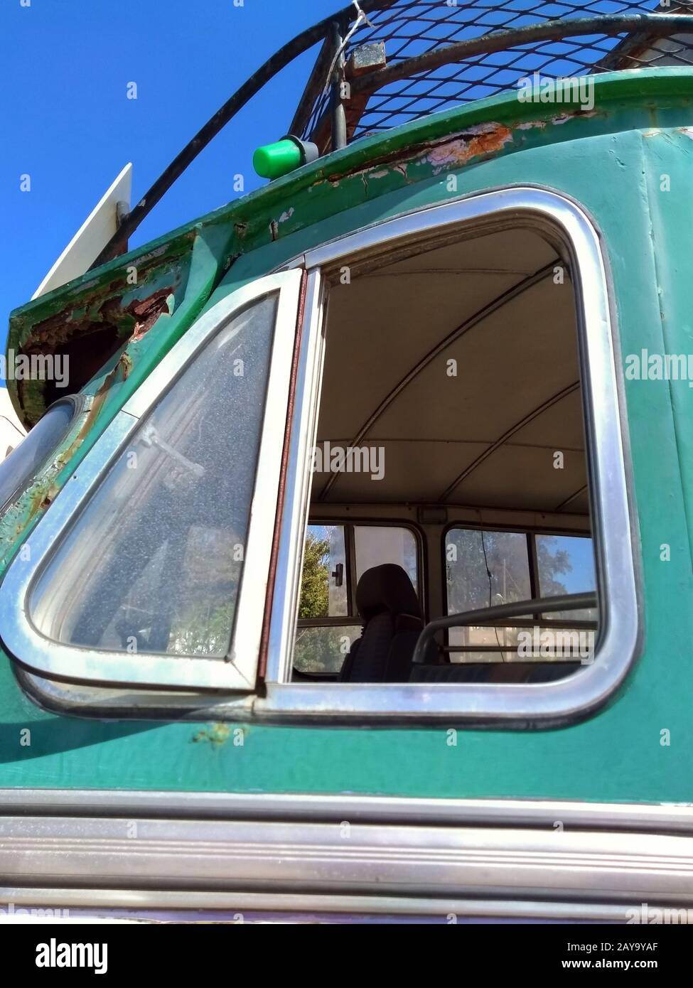 Vintage green wagon hi-res stock photography and images - Alamy