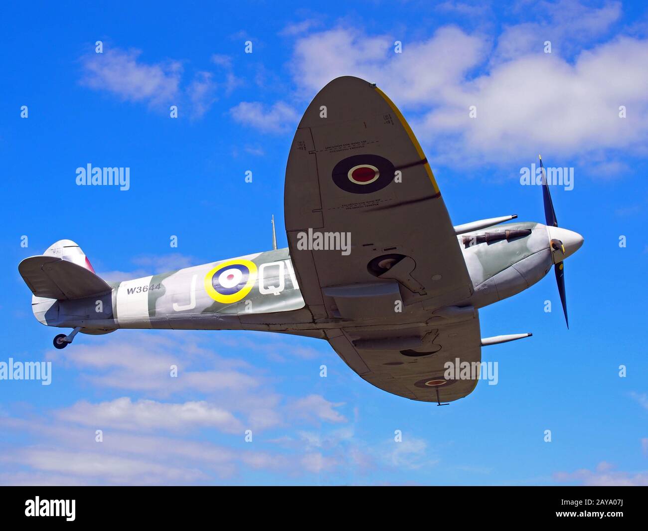 World war 2 spitfire hi-res stock photography and images - Alamy