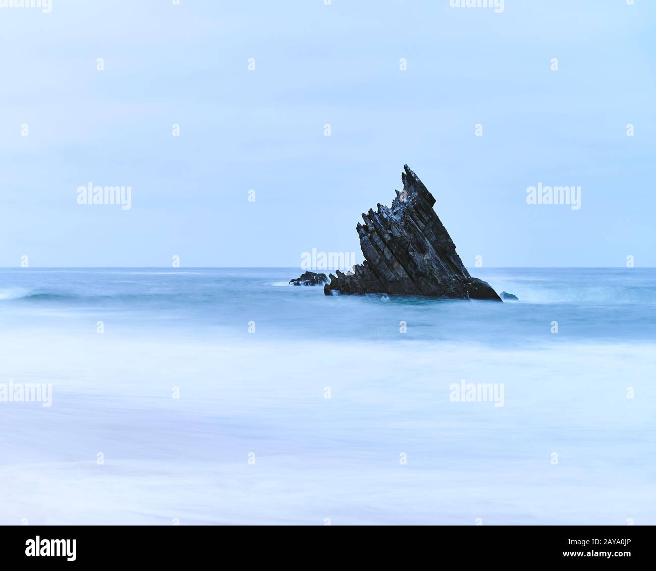 Rock on the sea hi-res stock photography and images - Alamy