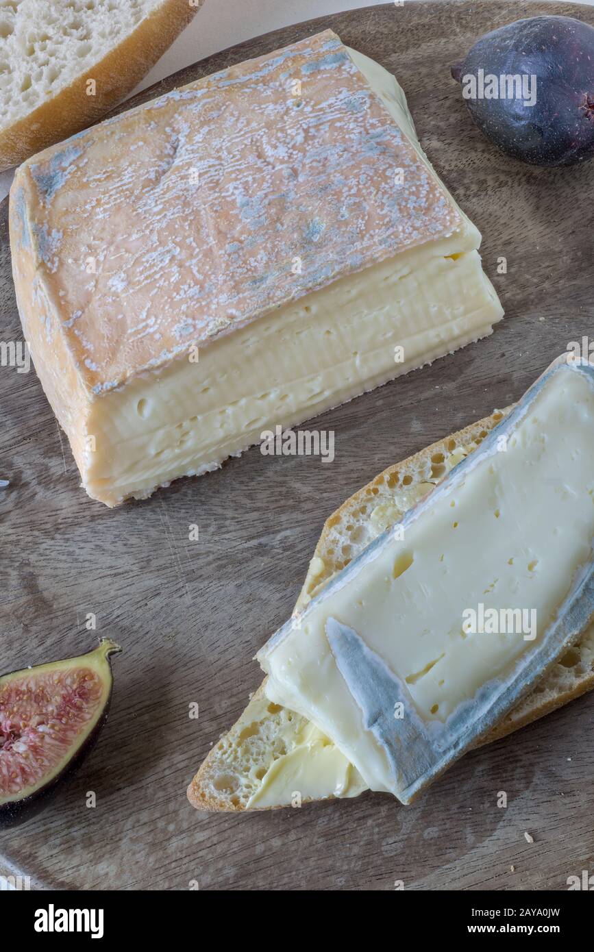 Taleggio hi-res stock photography and images - Alamy