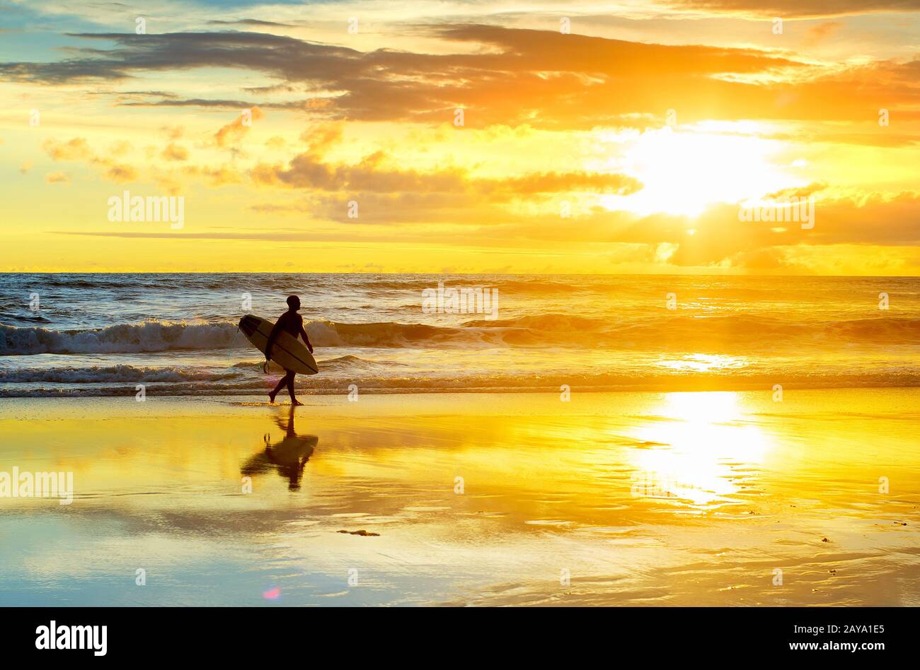 Beach and reflection hi-res stock photography and images - Alamy