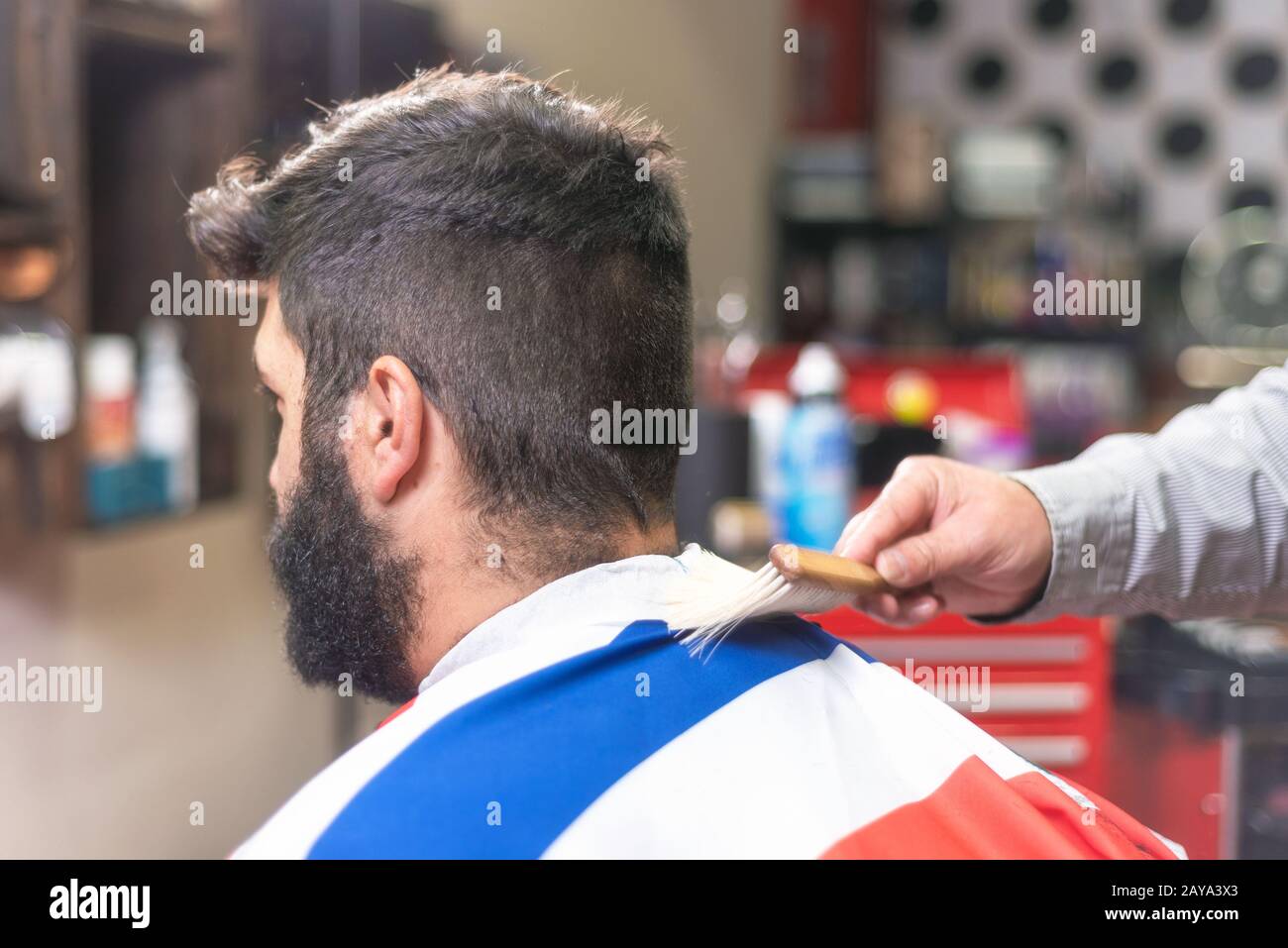 Barber expert hi-res stock photography and images - Alamy