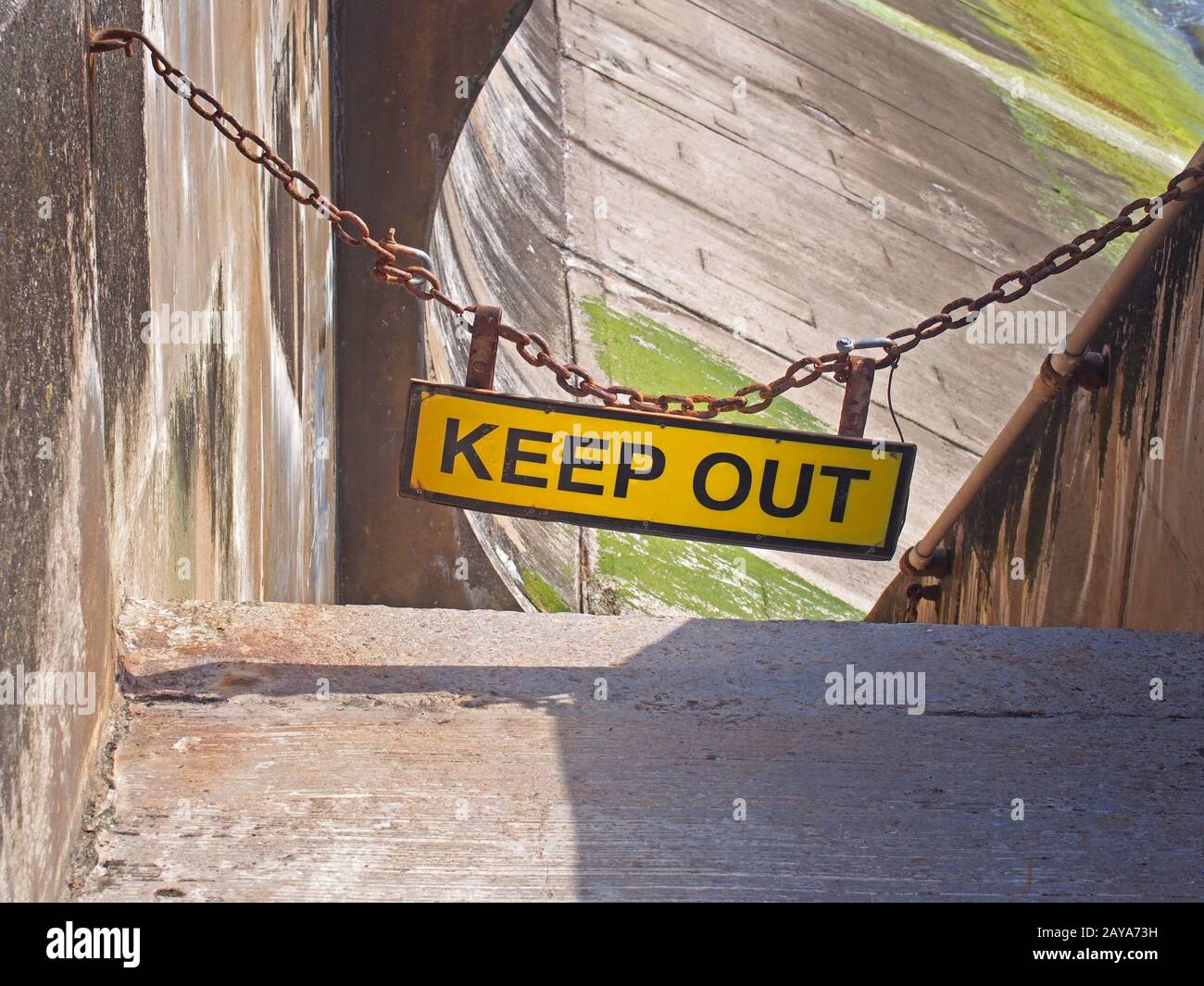 Keep out sign chain hi-res stock photography and images - Alamy