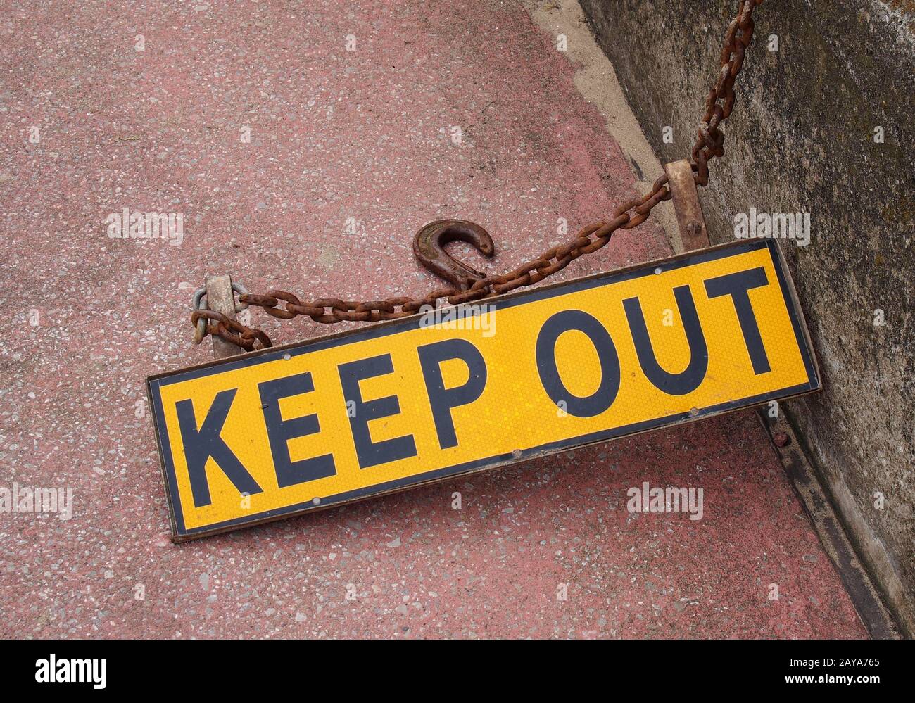 No entry sign chain hi-res stock photography and images - Alamy