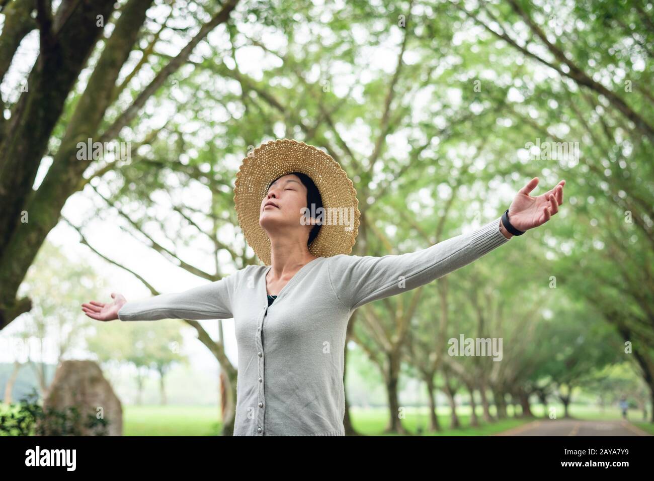 Happiness open arms hi-res stock photography and images - Alamy