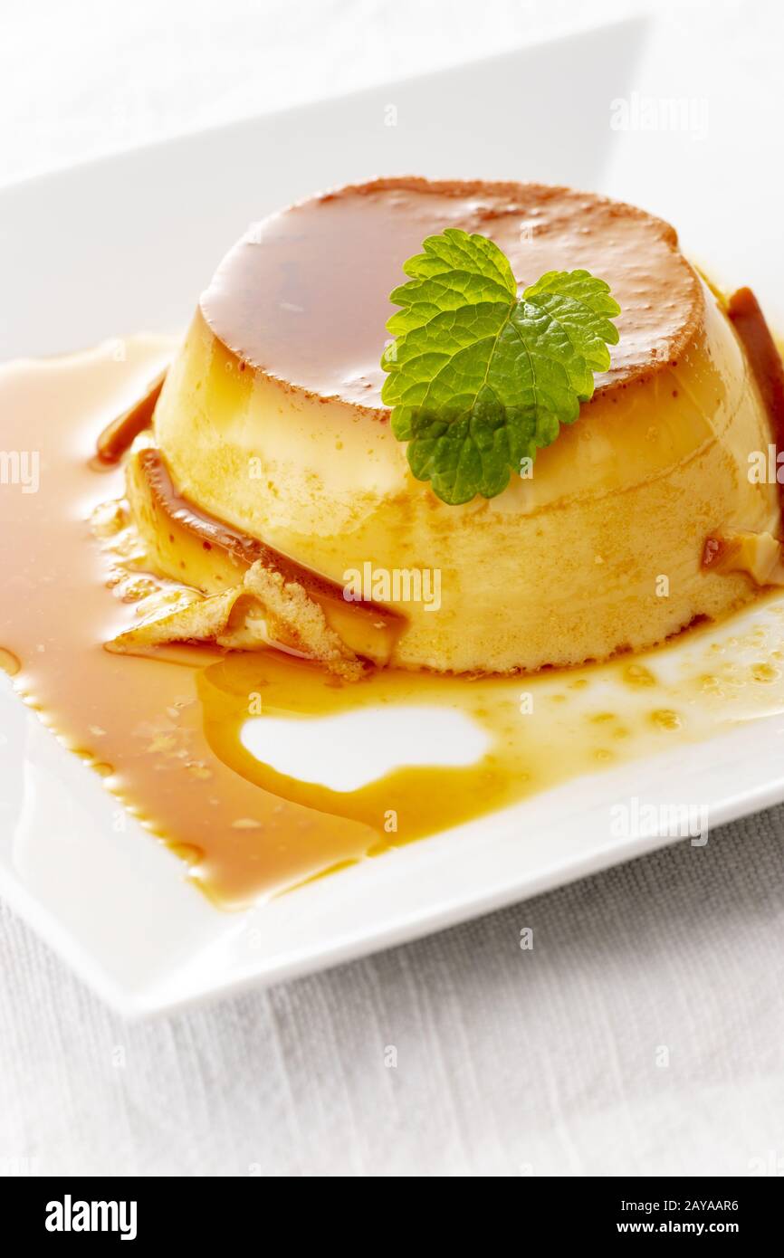 Flan restaurant hi-res stock photography and images - Alamy