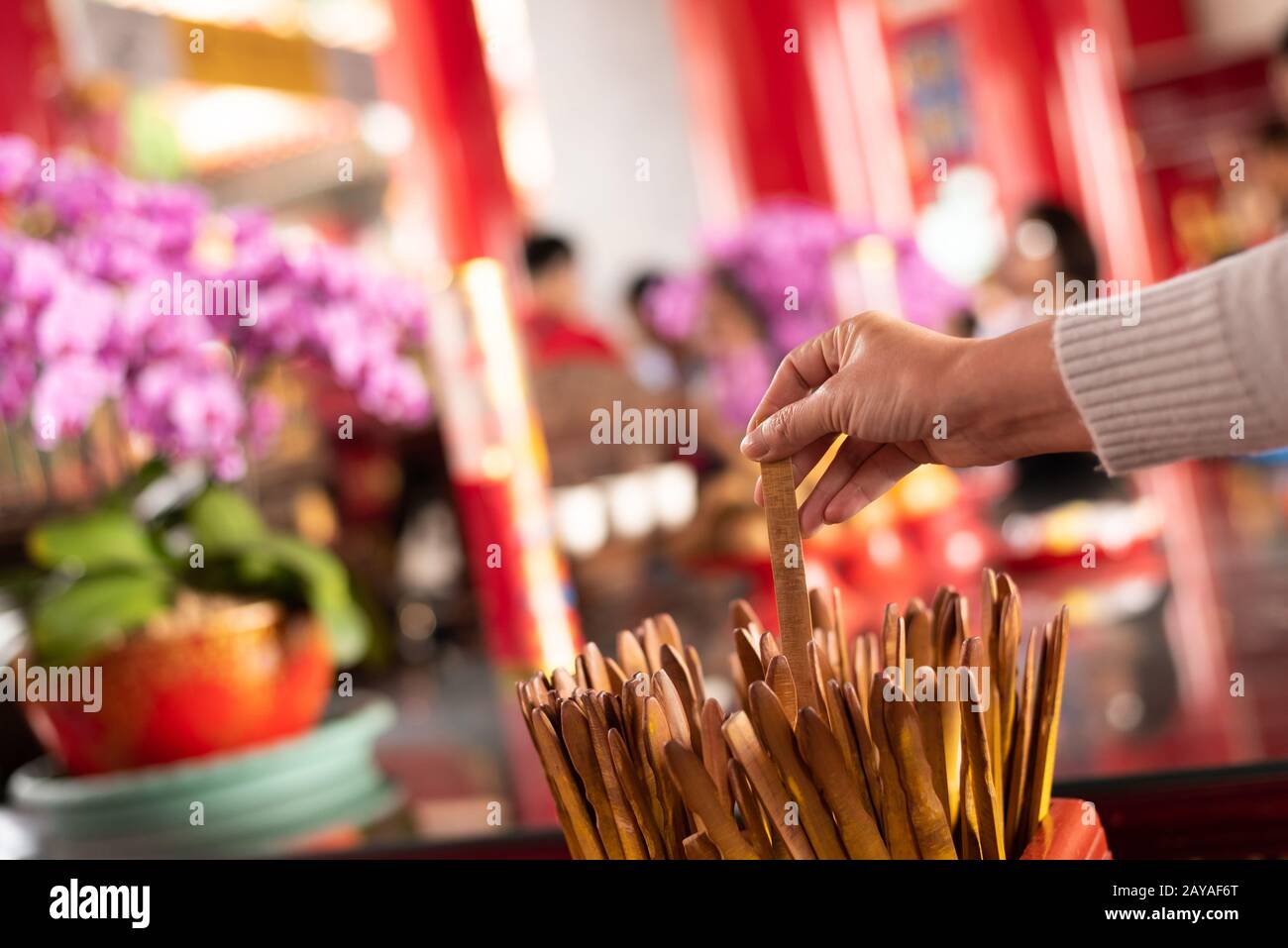 Draw lots hi-res stock photography and images - Alamy