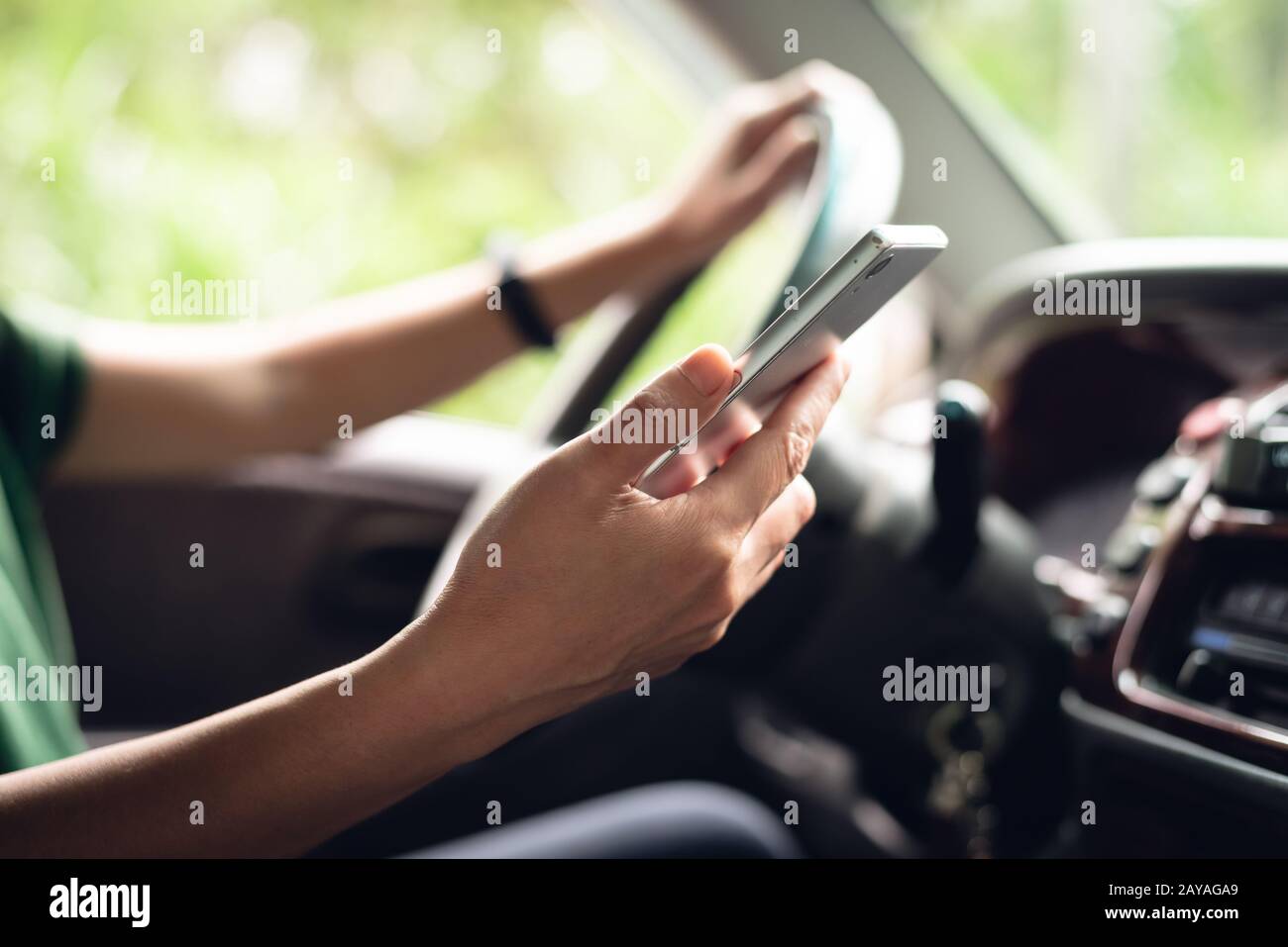 Woman car touch screen display hi-res stock photography and images - Alamy