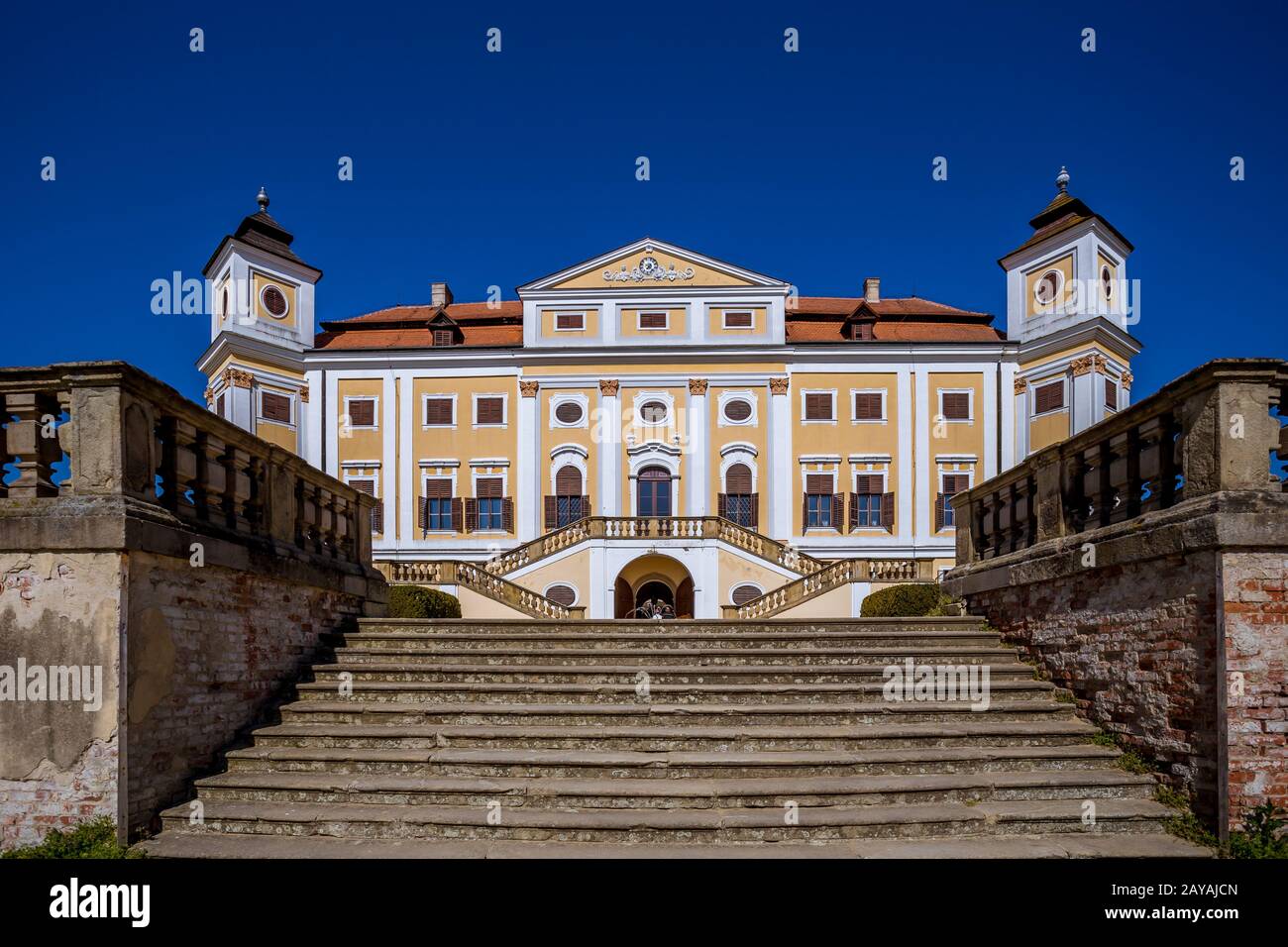 English baroque style architecture hi-res stock photography and images ...