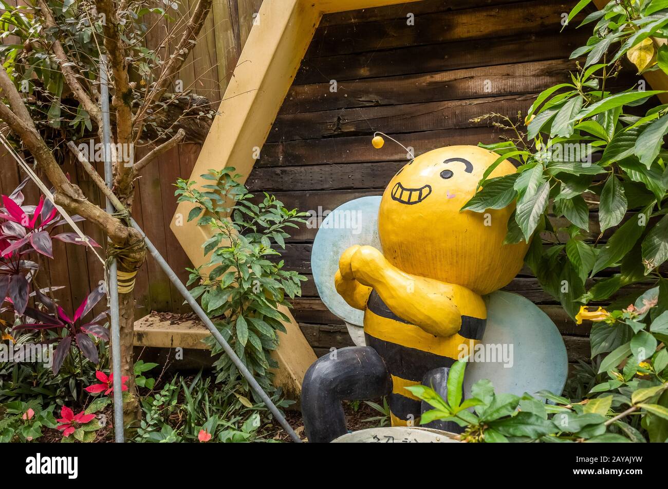 Attraction bees hi-res stock photography and images - Alamy