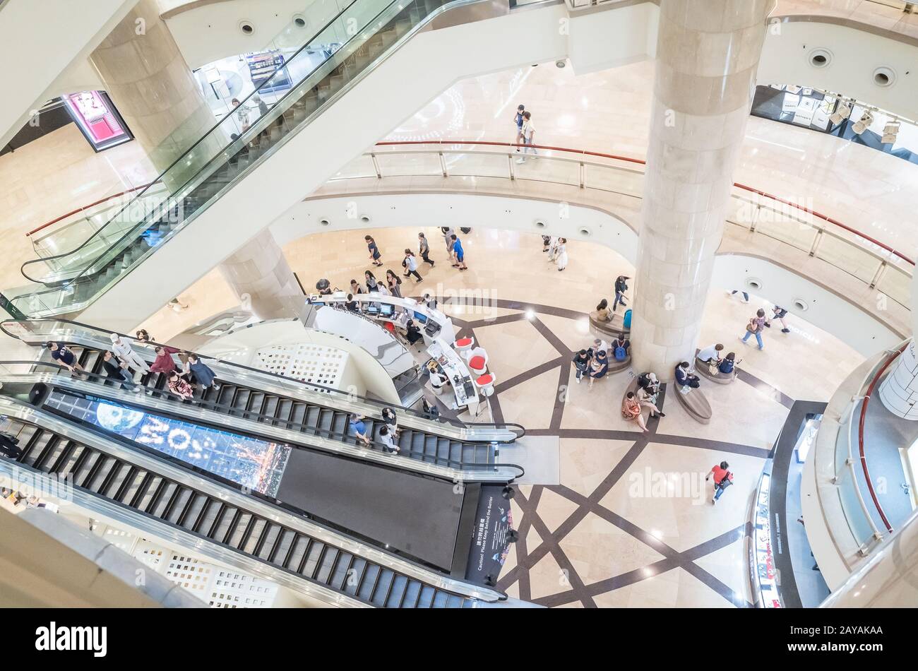 Taipei 101 interior hi-res stock photography and images - Alamy