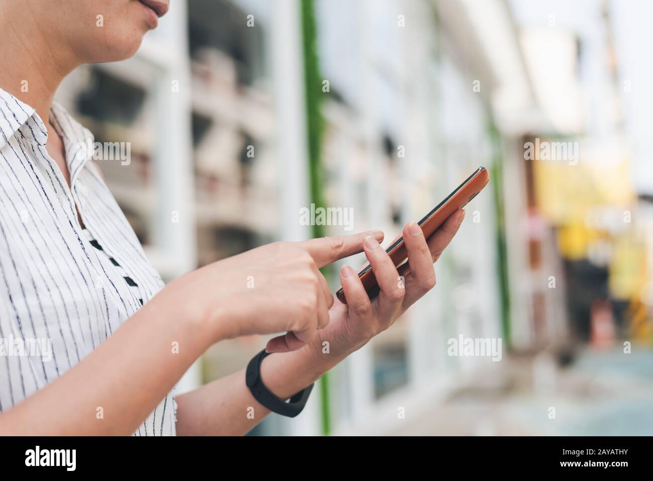 woman using smartphone Stock Photo - Alamy