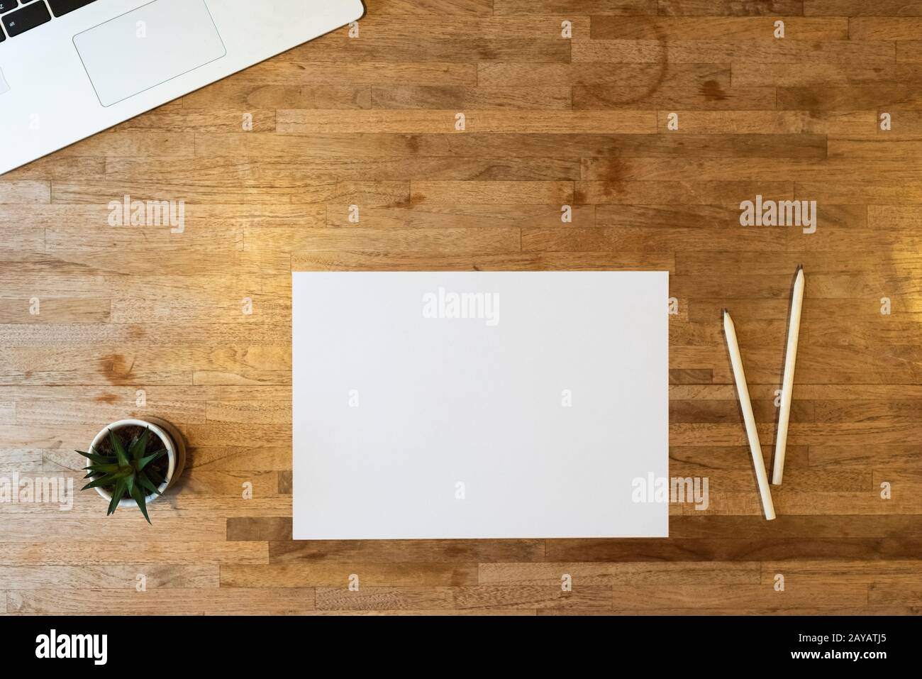 Relaxing table thinking hi-res stock photography and images - Alamy