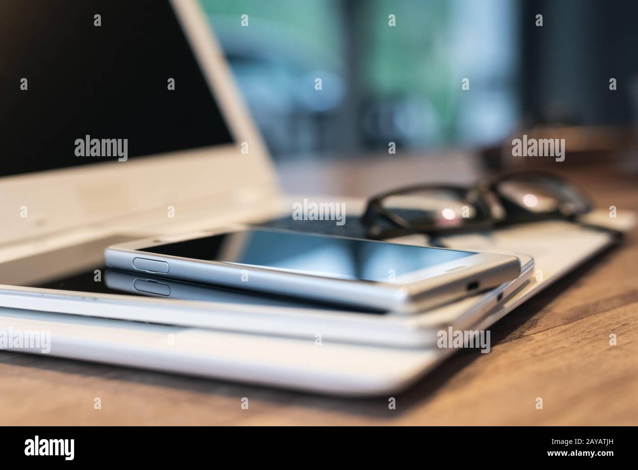 Laptop cellphone work hi-res stock photography and images - Alamy