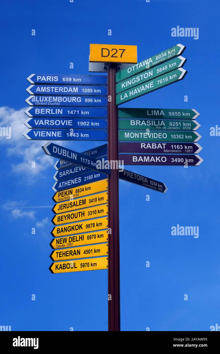 Dublin signpost hi-res stock photography and images - Alamy