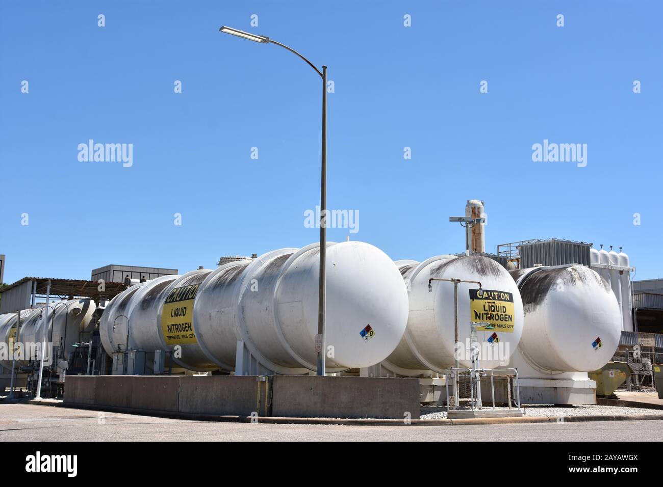 Liquid nitrogen hi-res stock photography and images - Alamy